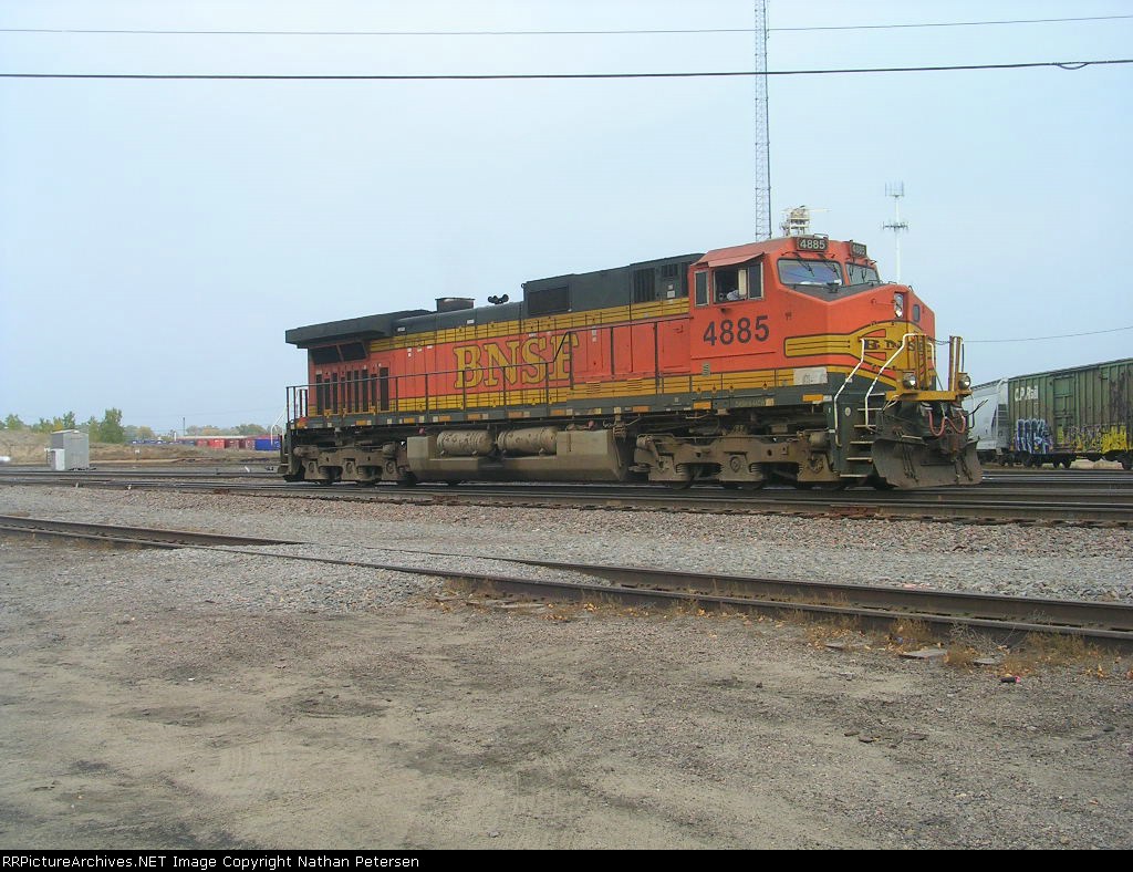 BNSF 4885
